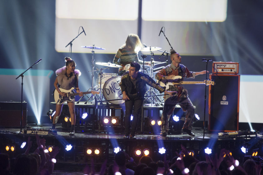DNCE brengt nieuwe single 'Body Moves' uit!