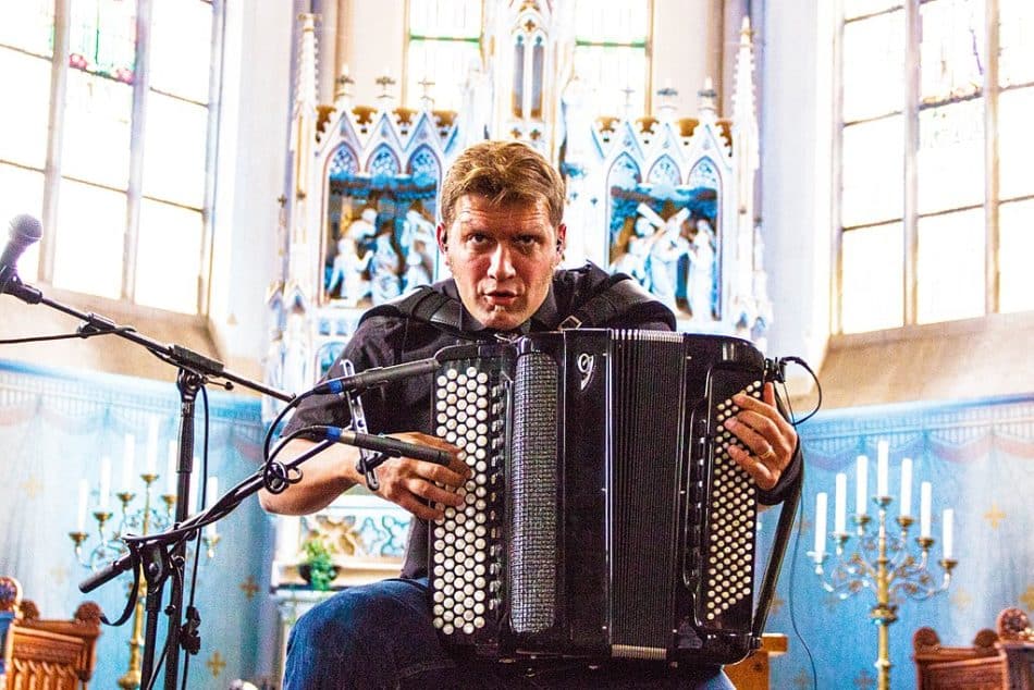 Accordeonist Mario Batkovic met clubtour naar Nederland