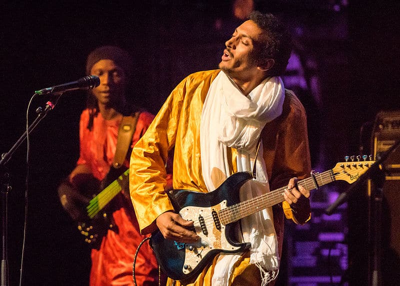 De woestijnblues van Bombino trekt van de Sahara naar Europa