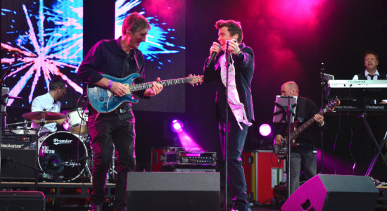 Rick Astley en Robin S special guests bij Toppers in Concert