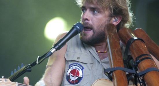 Xavier Rudd voor concert naar TivoliVredenburg in Utrecht